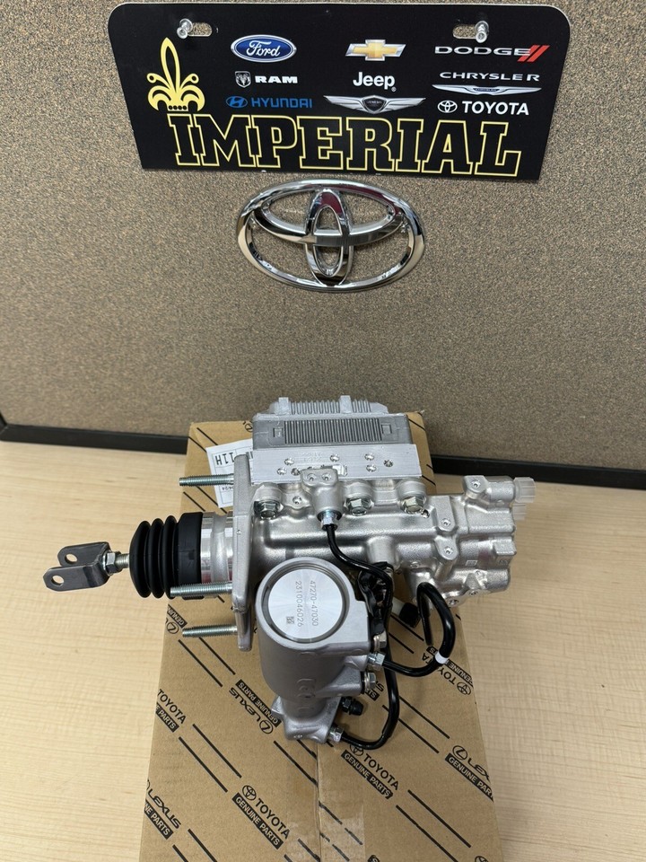 2012-2013 TOYOTA PRIUS V OEM NEW BRAKE BOOSTER & MASTER CYLINDER ...