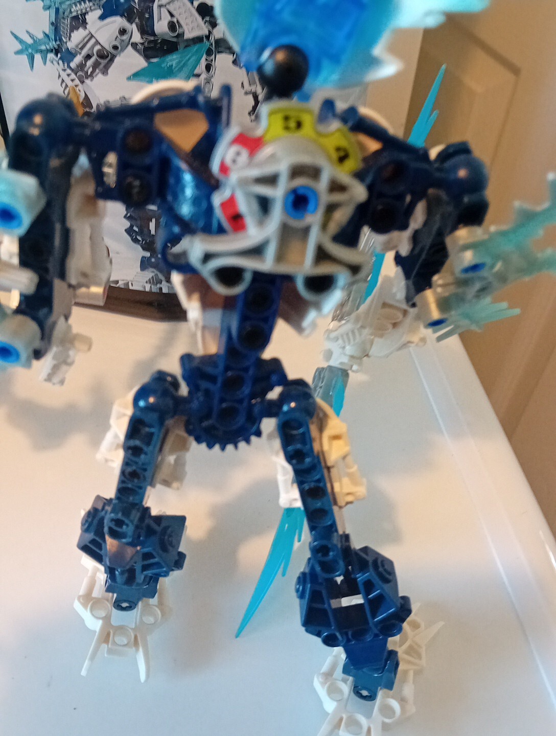 3 X Lego Bionicle Sets Gelu 8088, Breeze 2.0 2142, Piraka 7137 Plus 4 ...