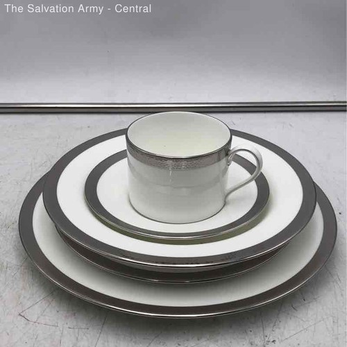 Lauren Ralph Lauren Hewitt Platinum Edges Dinnerware Plates 5 Piece Set ...