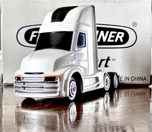 Freightliner Revolution Innovation Run Smart Diecast Futuristic Big Rig ...