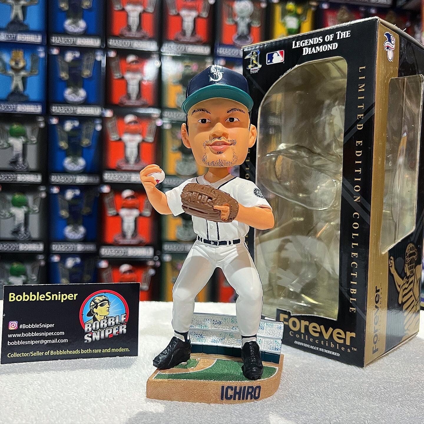 ICHIRO SUZUKI Seattle Mariners "Stadium Base" Exclusive MLB Bobblehead ...