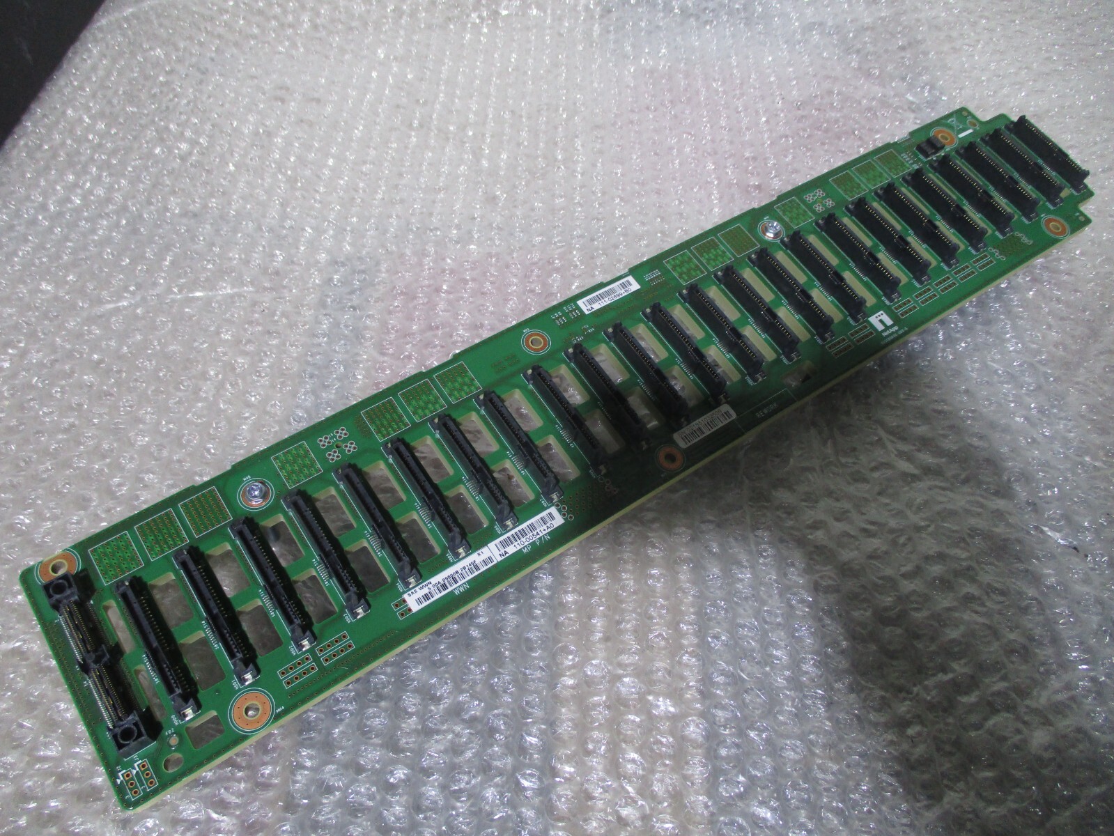 NetApp 110-00541+A0 111-02699+B0 24-Bay 2.5 SAS Backplane DS224C | eBay
