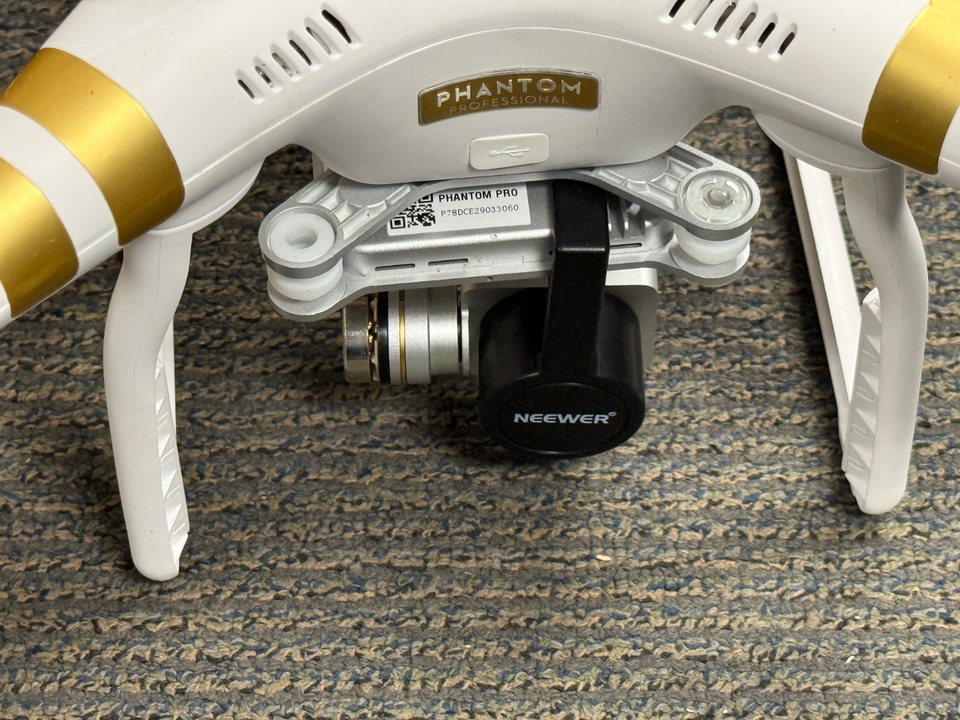Excellent DJI Phantom 3 Professional Drone Quadcopter w/ Case and 2x ...