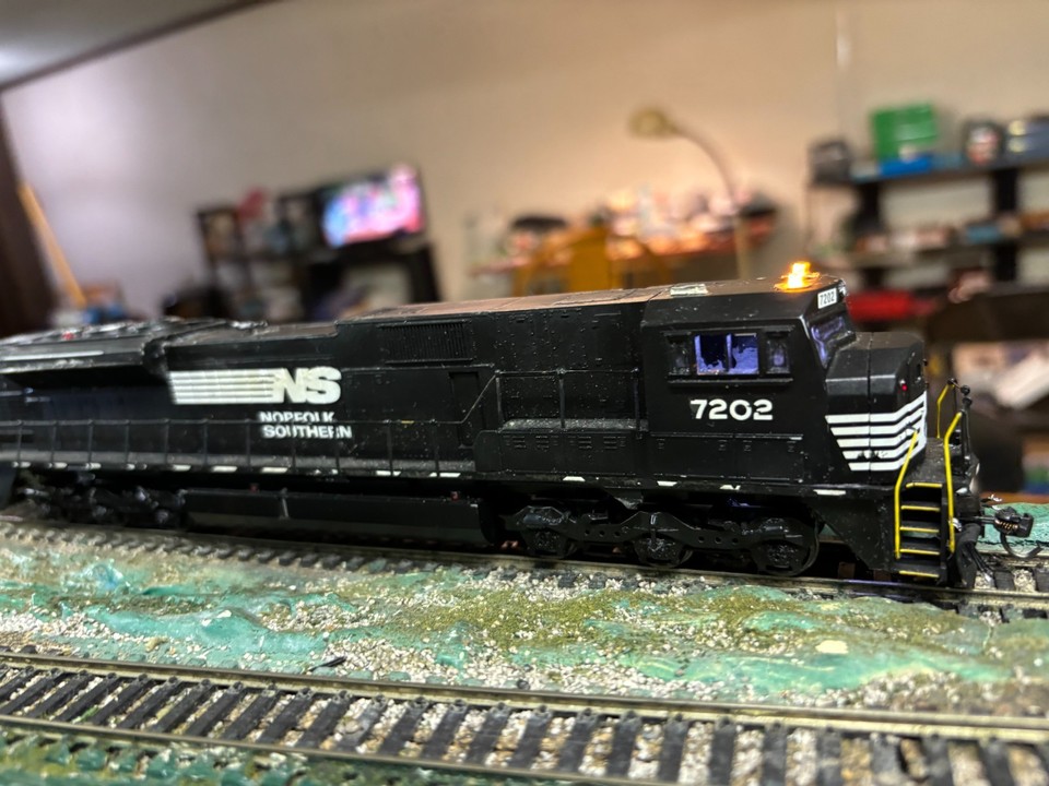 ATHEARN HO NORFOLK SOUTHERN EMD SD 80 MAC DCC SOUND ENGINE W/ LED ...
