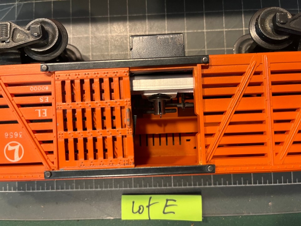 Lionel O Train NICE Orange 3656 Operating Slat Wall Stock Cattle Car w ...