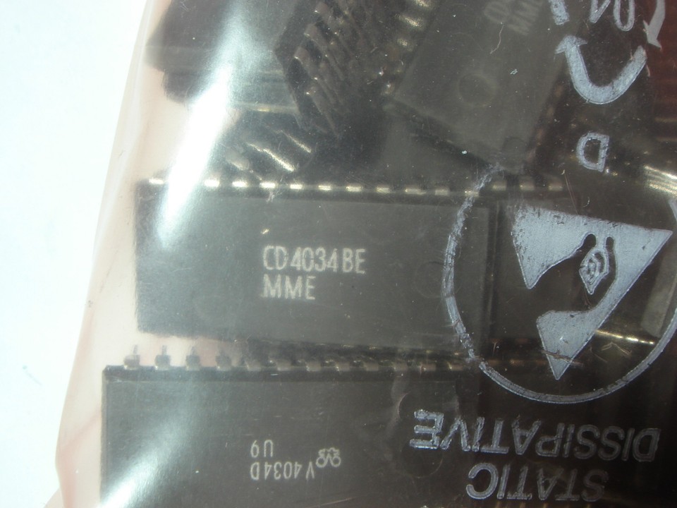 34x V4034 = CD4034 8bit biderectional parallel/ seriall BUS-Register ...
