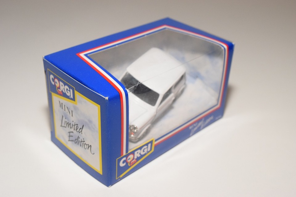^ CORGI TOYS 94145 MINI 1000 DESIGN RED LINES LIMITED EDITIONS MINT ...