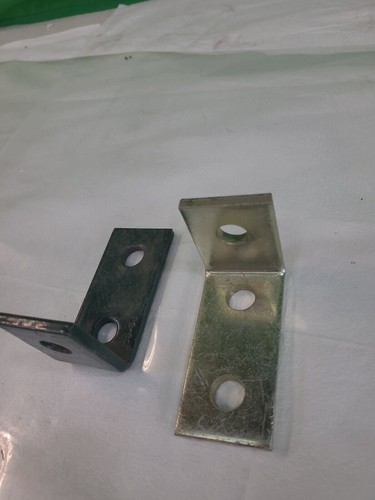 P-STRUT PS-605-EG 3-HOLE CORNER ANGLE-LOT OF 4 ANGLES-2-GREEN-2-ZINC | eBay