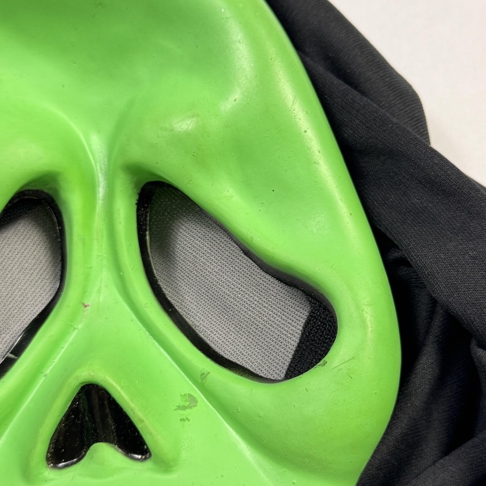 Easter Unlimited HN Stamp Ghost Face Scream Mask Green w/ Black Shroud ...