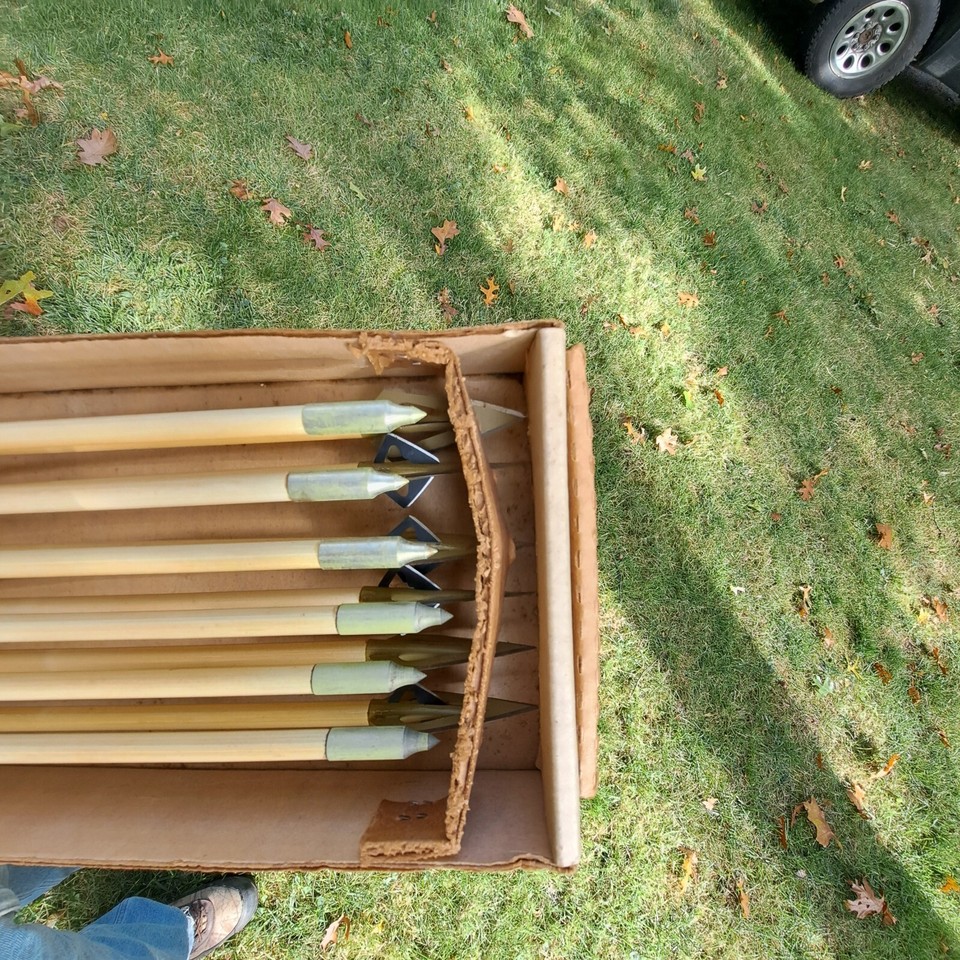 SET OF 12 VINTAGE WOODEN ARROWS BY RAULF FOND 6 ARROWS HAVE BEAR ...