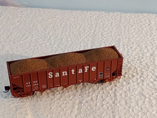 Microtralns Santa Fe 100 Ton 3 Bay Hopper With Coal Load New | eBay