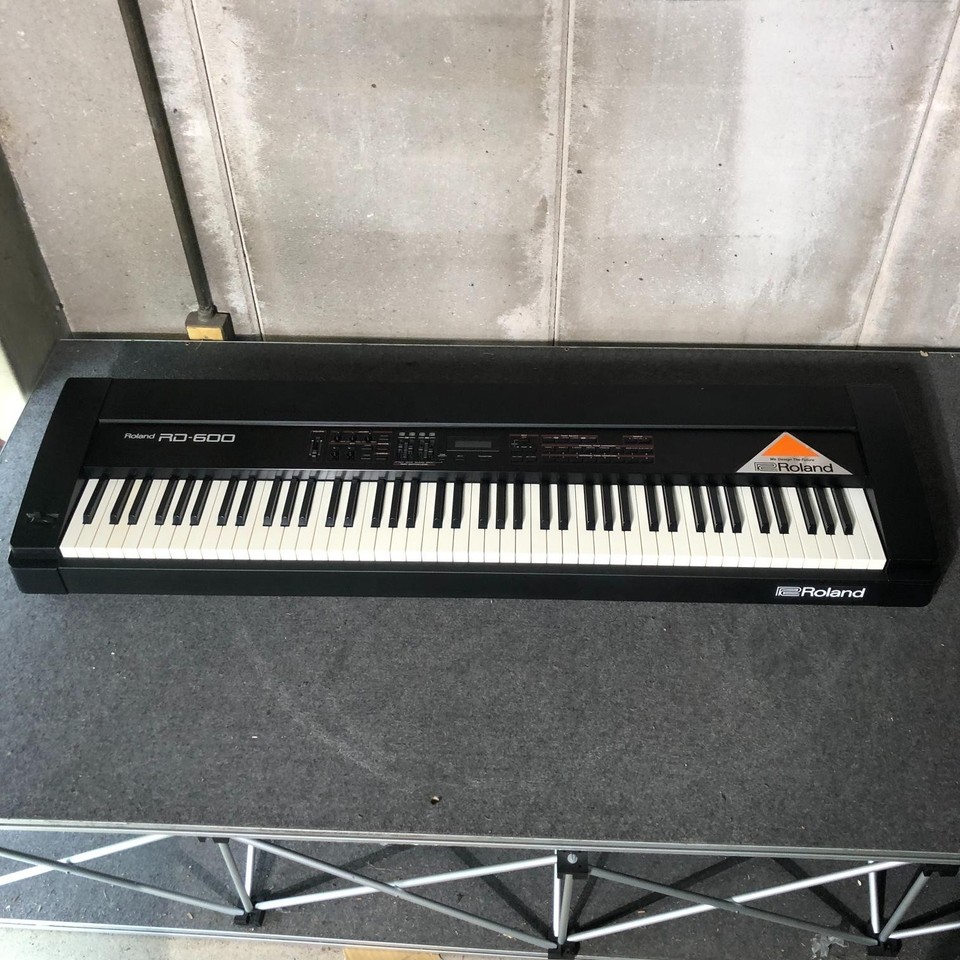 Roland RD-600 88-Key Digital Stage Piano with Power supply and soft ...
