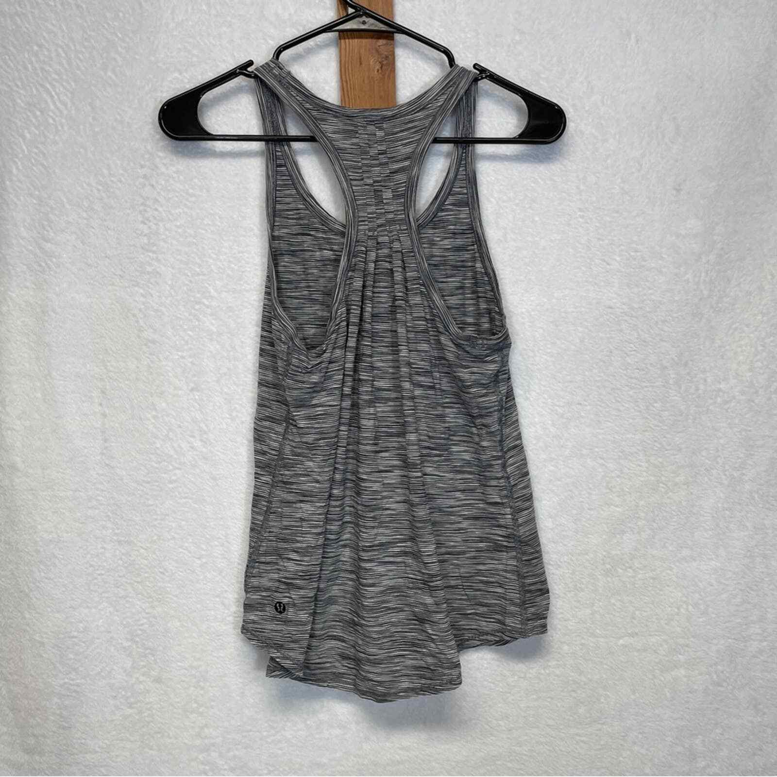 Lululemon Gray & White Sleeveless Racerback Tank Top … - Gem