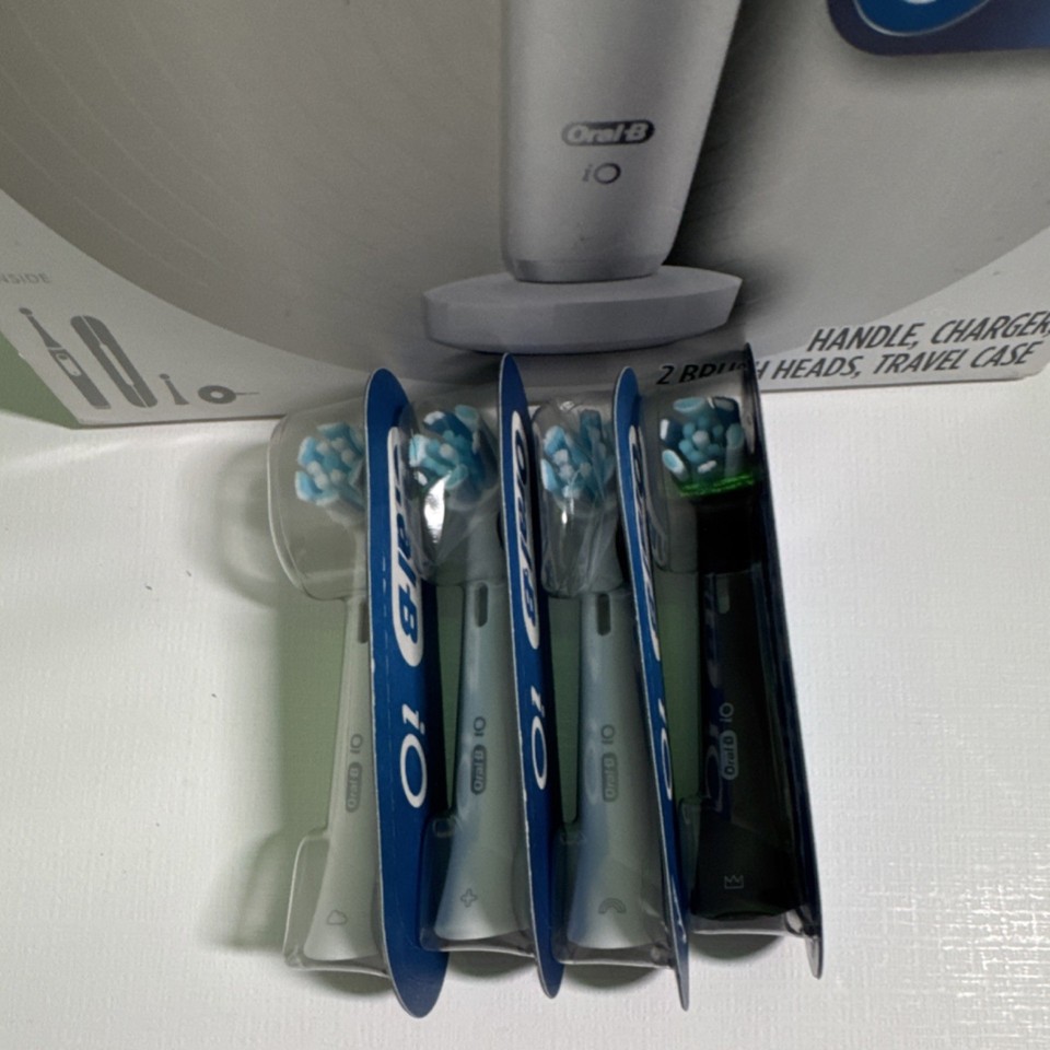 Oral-B iO Electric Toothbrush Rechargeable Bluetooth 5 Brush Heads ...