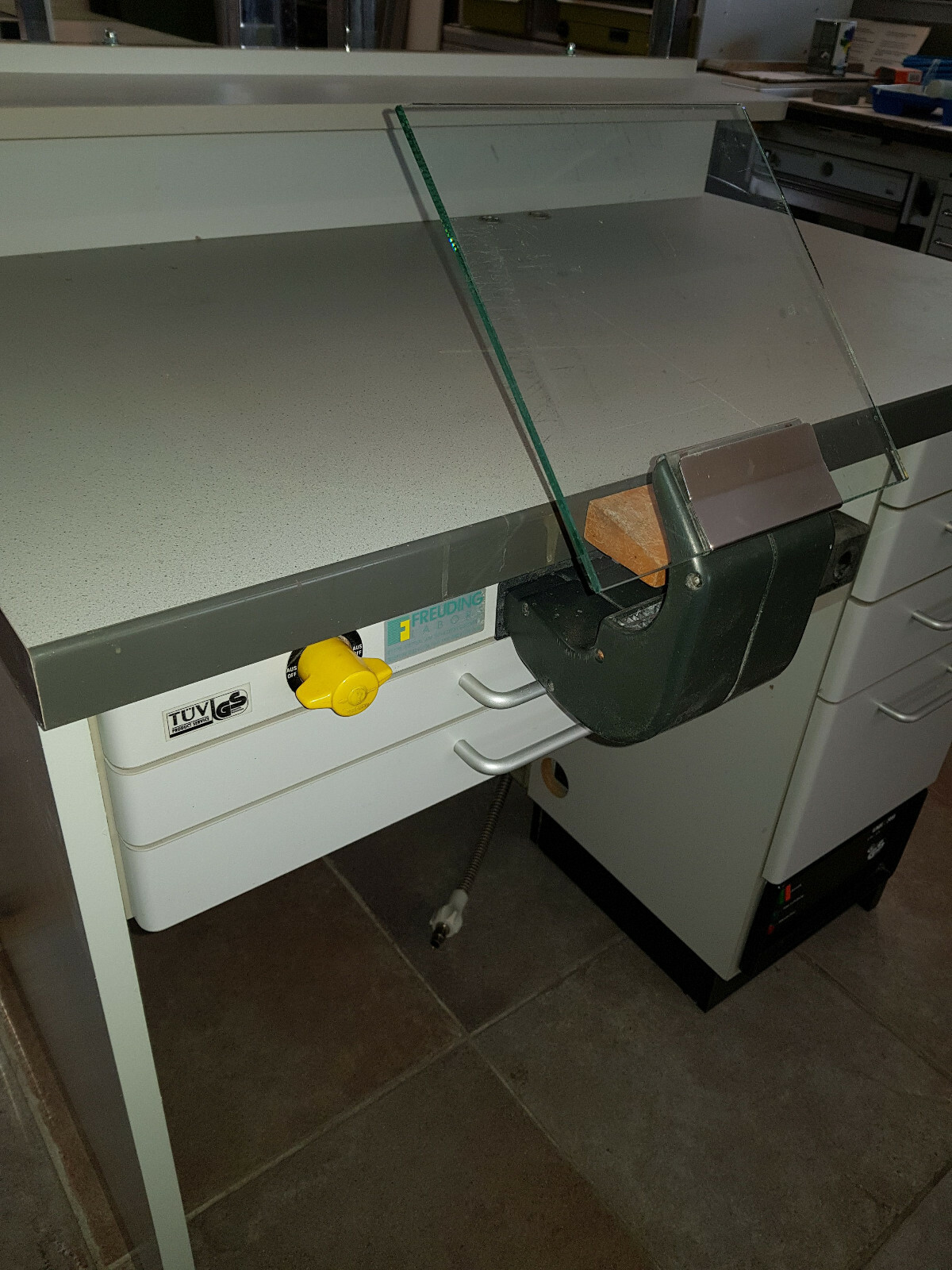 Freuding Einzeltisch 1er Labortisch mit A84 SR Absaugung + Absaugmaul ...