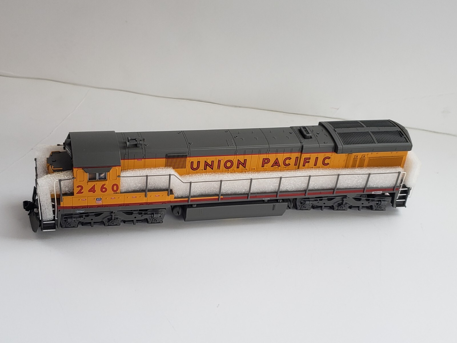 Model Railroads & Trains HO Scale Diesel locomotive GE C30-7 2 window ...