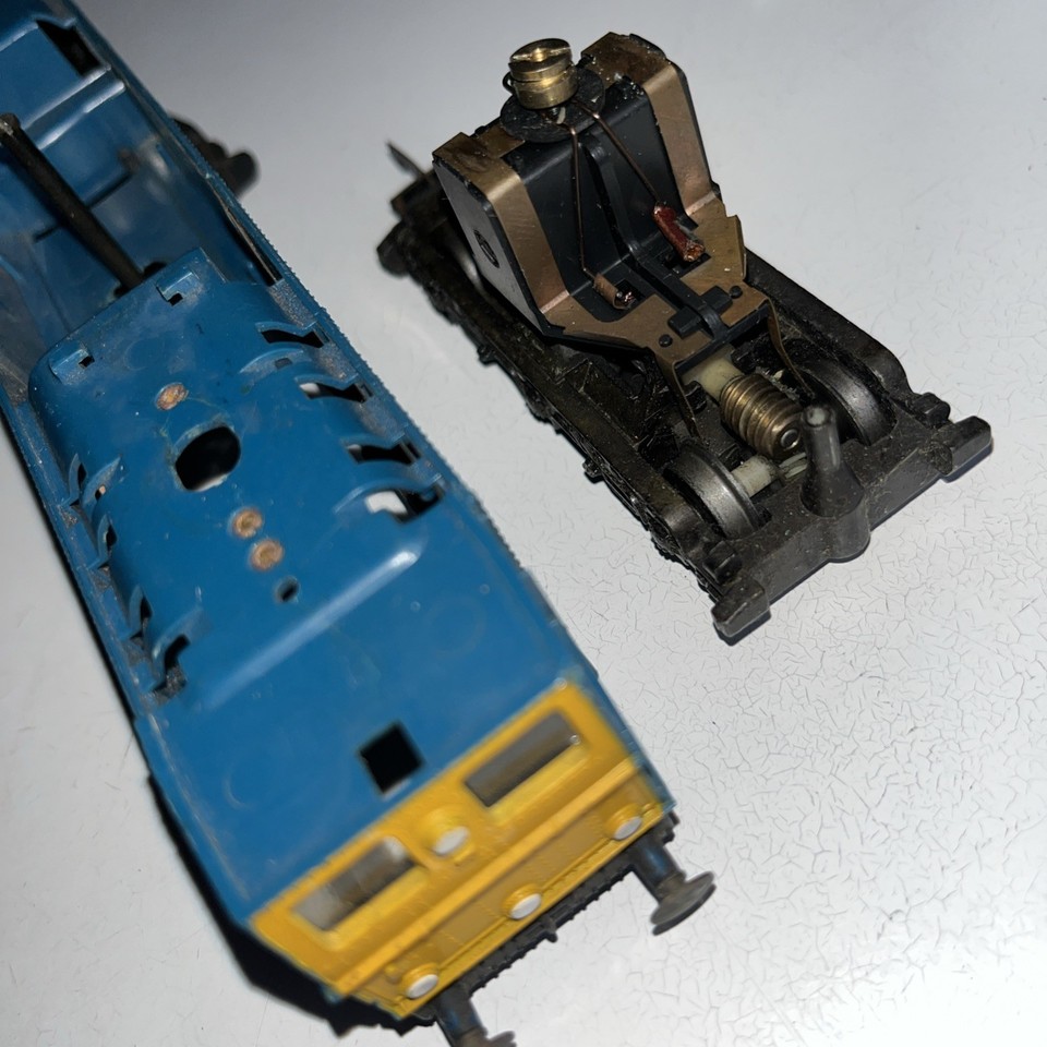TRIANG R351 BR BLUE CLASS 77 EM2 ELECTRA LOCO 27000 Motor works need ...