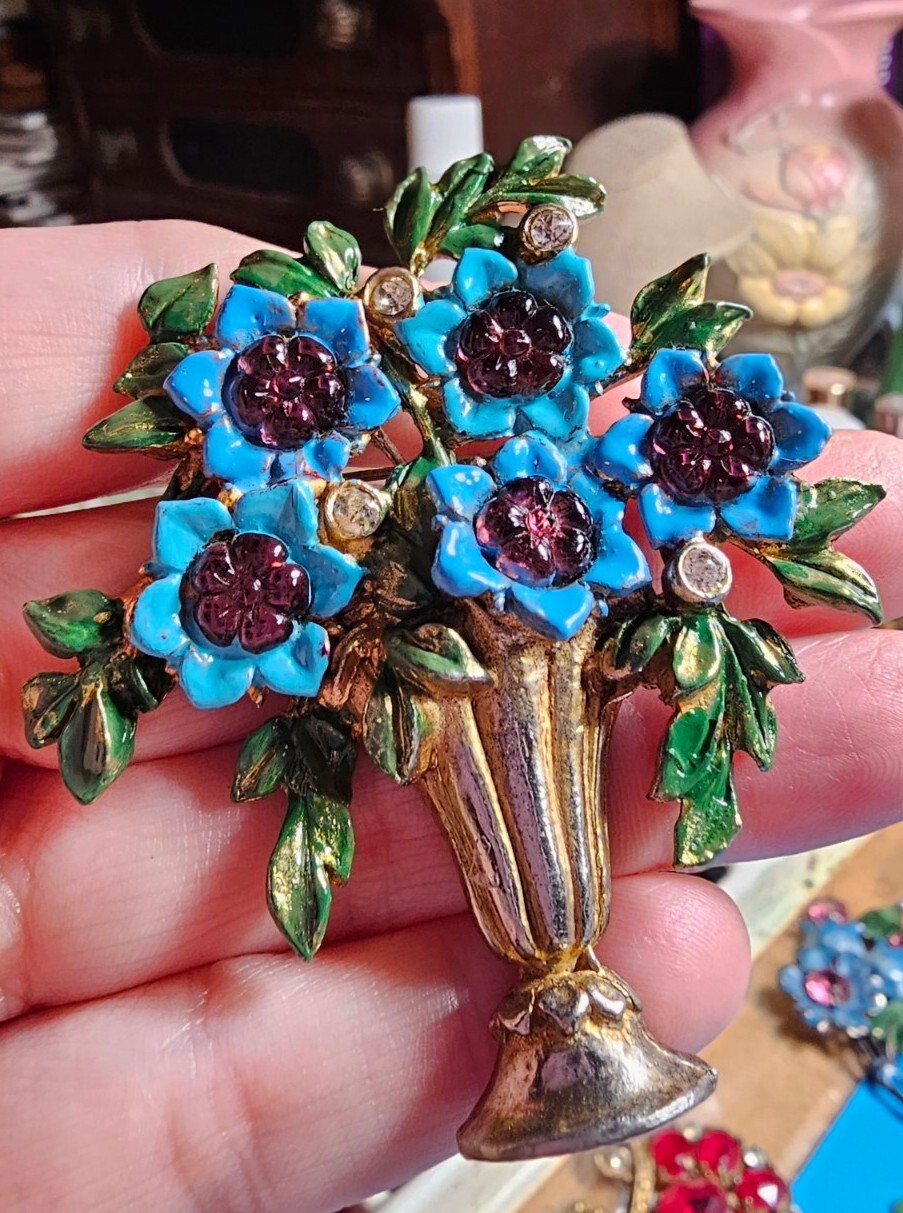 Heavy Vintage Pot Metal Floral Vase Brooch - Gem