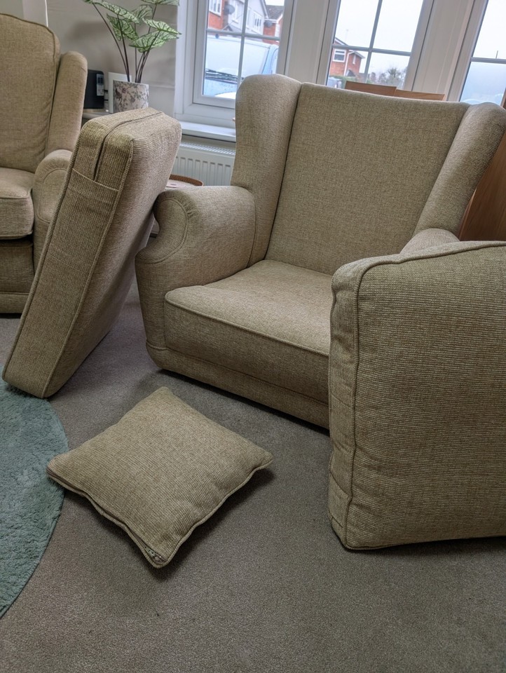 Immaculate recovered Bridgecraft 3 Piece Suite. 3 Seater, 2 Chairs & 4 ...