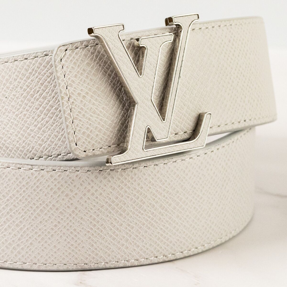 LOUIS VUITTON Ceinture Initiales Taigarama Reversible Belt LOUIS VUITTON Ceinture Initiales Taigarama Reversible Belt