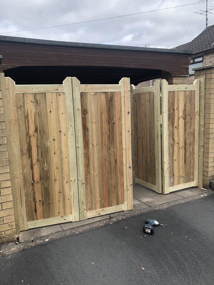 Tanalised solid boarded bi-folding driveway gates 9ft Wide X 4ft High ...