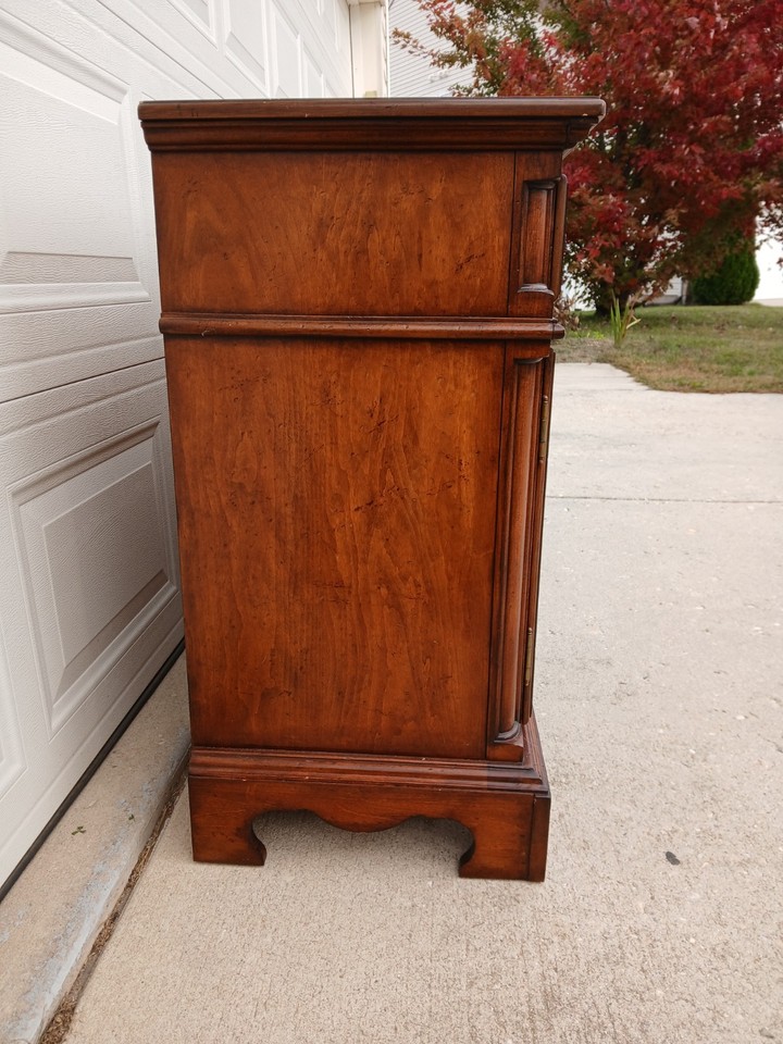 Legacy Classic “Dakota Ridge” Cherry Breakfront China Cabinet – (Glass ...