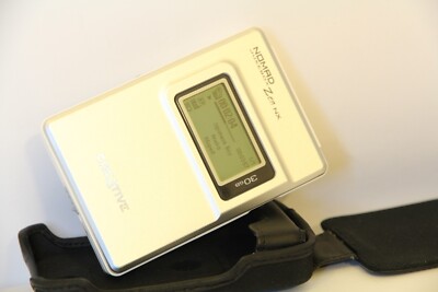 CREATIVE Jukebox Nomad Zen NX 30GB MP3 Digital Media HDD Audio Walkman ...