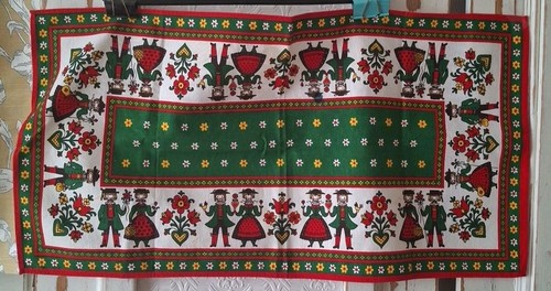 Vintage Retro Christmas Table Runner / Dollie 73 X 37cms. G.C preloved ...