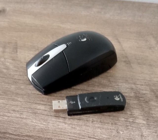 Logitech M-raa93 Cordless Notebook Optical Wireless Mouse With Carrying ...