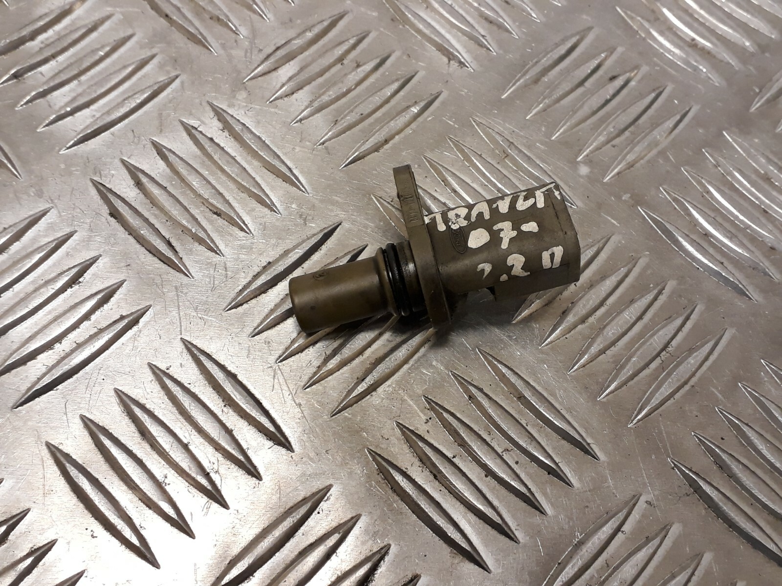 D7 Camshaft Position Sensor 6C11-12K073-AA For Ford Transit Bus Box ...