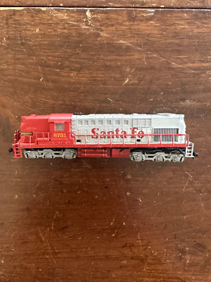 N SCALE SANTA FE 8731 LOCOMOTIVE TRAIN MODEL - SILVER/RED | eBay