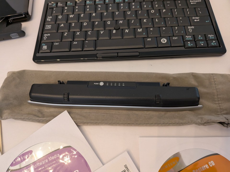 Samsung NP-Q1 UMPC Handheld Computer Windows XP Tablet W/ Accessories Vintage! | eBay