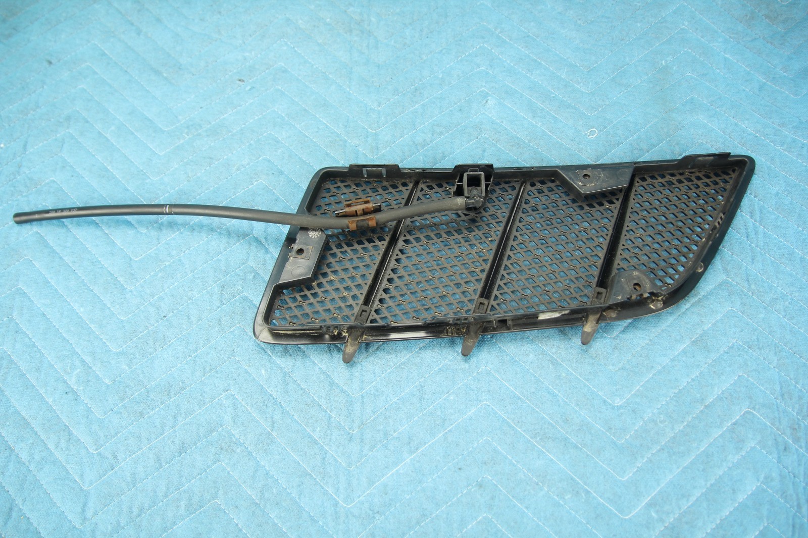 Mercedes GL450 Passenger Hood Grill w/ Wiper Nozzle 1648804405 2007 ...