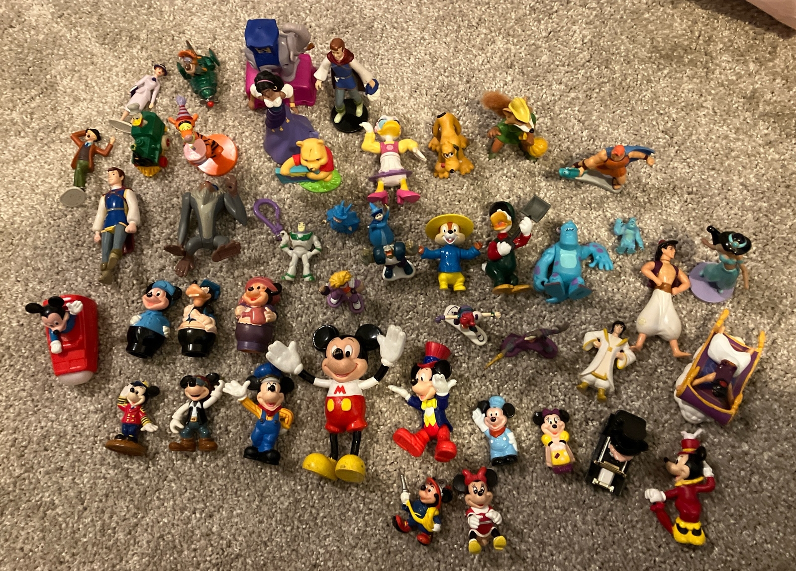 HUGE LOT OF (45) VINTAGE DISNEY FIGURES MICKEY MINNIE POOH ALADDIN ...