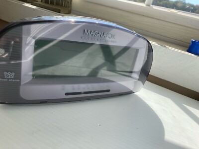 Magnavox MCR140 Dual Alarm Clock Radio AM/FM MCR140/17 Big Display ...