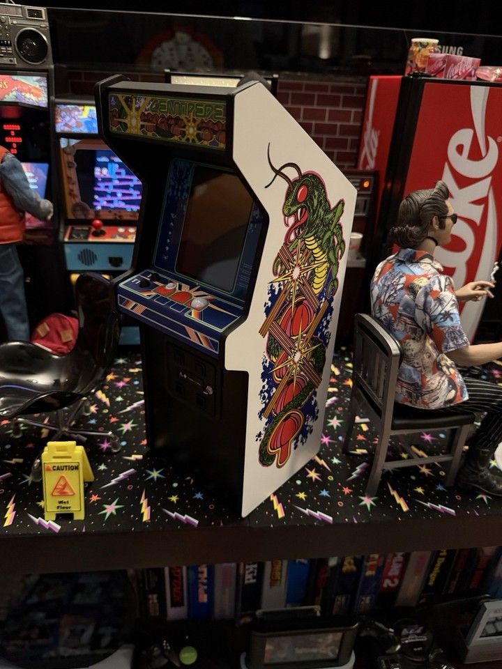 New Wave Toys Replicade - Centipede Mini Arcade Machine 1/6 Scale 12 ...