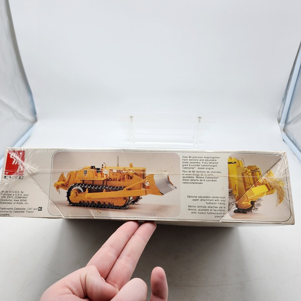 AMT ERTL #6670 Caterpillar D8H 1/25 Scale Plastic Model Kit SEALED Free ...