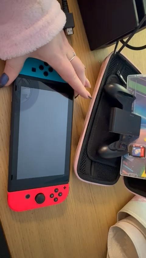 Nintendo Switch V1 (2017)- 32GB - Gaming Console Joy-Controller - Good ...