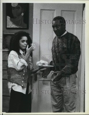 1987 Press Photo Actors Lisa Bonet, Bill Cosby in "The Cosby Show" on ...