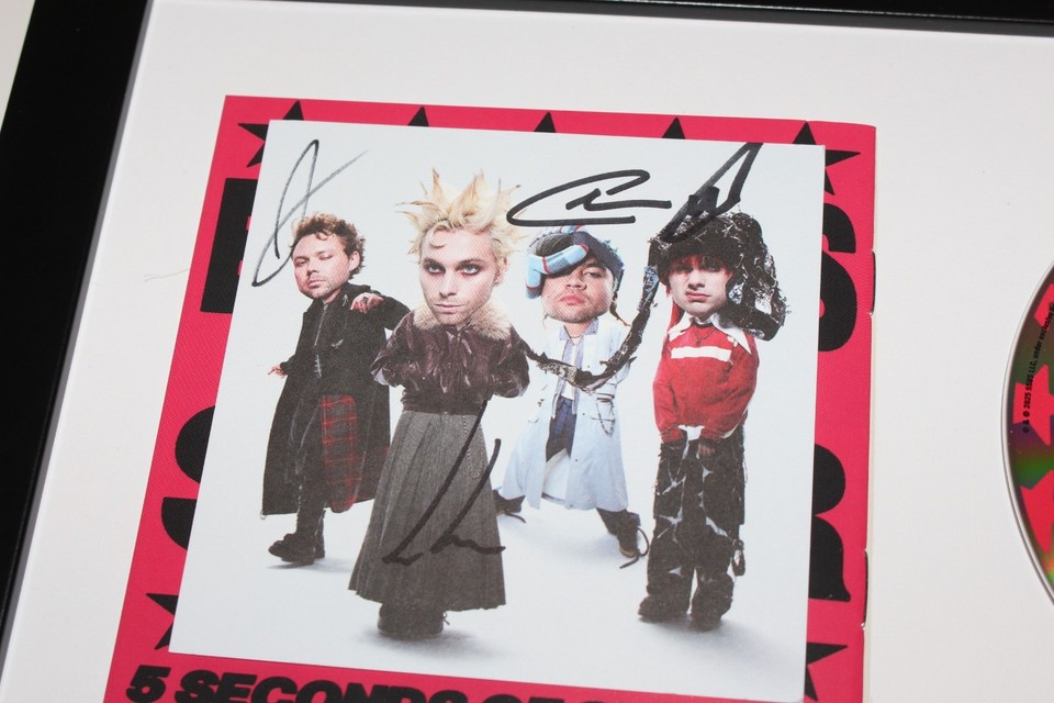 5SOS BAND SIGNED FRAMED 'EVERYONE'S A STAR' CD COVER ALBUM x4 LUKE w ...