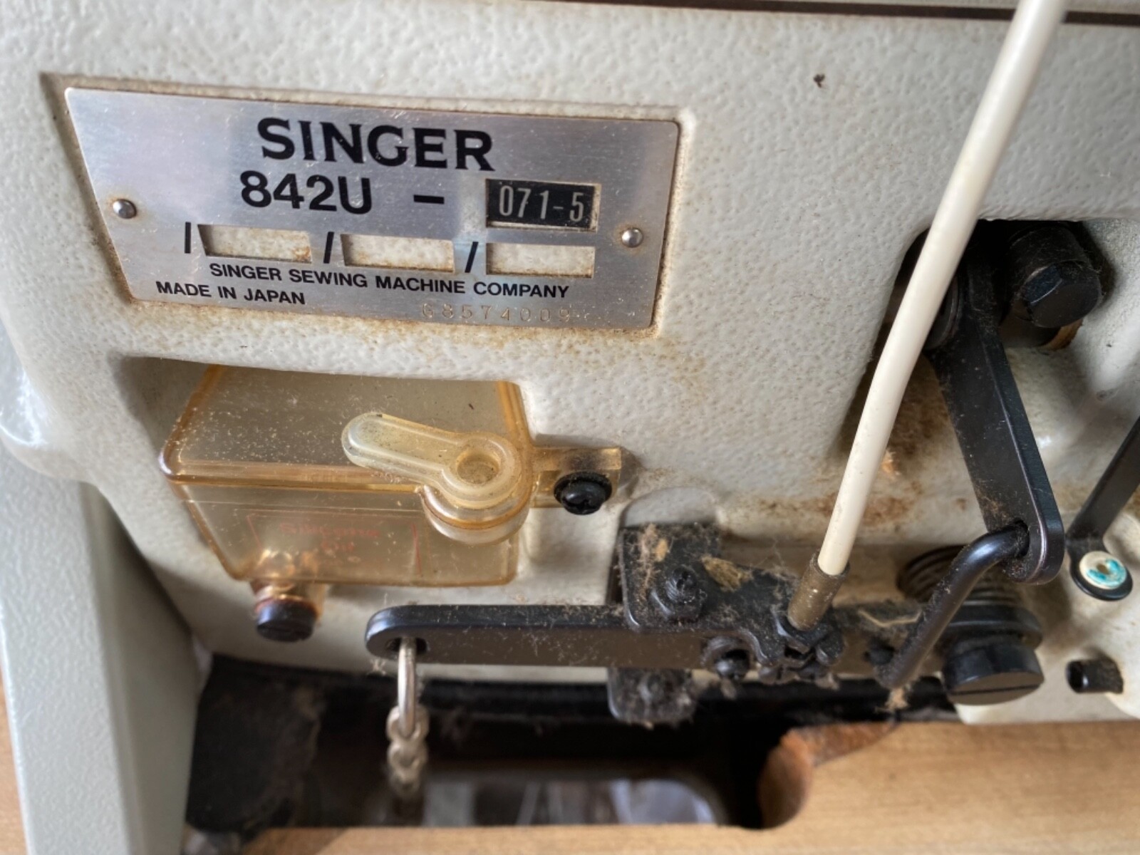 Singer 842 Serger 5-Thread Industrial Sewing Machine w/ruffling ...