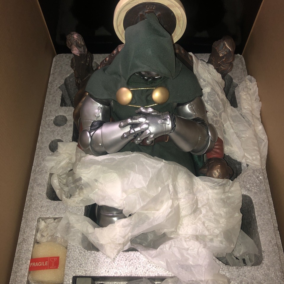 Sideshow Collectibles Dr Doom Exclusive Statue on Throne Chalice 244/ ...