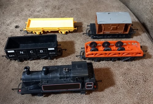 Tri-ang R52 Jinty Tank Locomotive 47606 mixed goods wagons OO Gauge ...