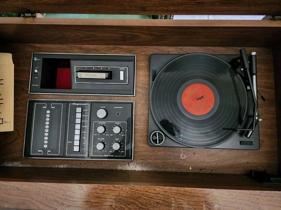 Vintage Magnavox Stereo Console - Radio, Record Player & 8-Track player ...