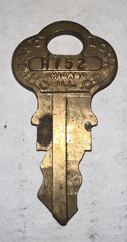 Vintage CHICAGO LOCK Co Brass Key Made in USA #H752 Bulk Peanut Gumball ...