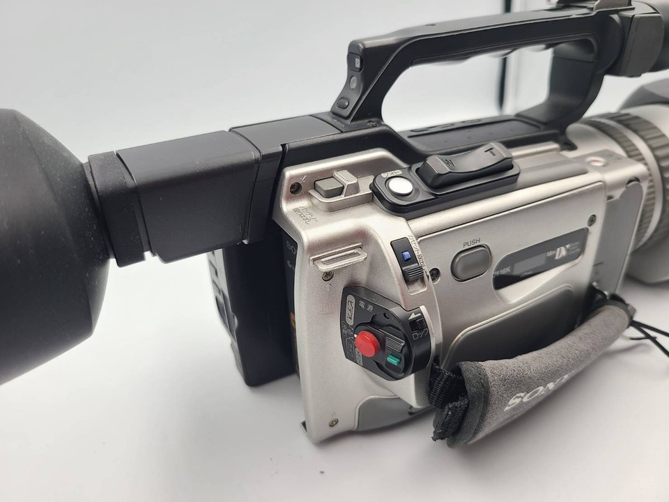 Sony DCR-VX2000 Mini DV Tape Digital Video Camera w/ Batteries ...