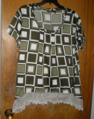 Tex by Max Azria Green & Ivory Short Sleeve Top with Lace Bottom Size ...