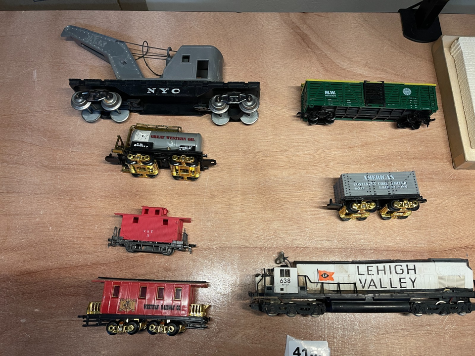 LOT OF MARX TRAIN LOCOMOTIVE TOYS TUNNEL CABOOSE FOR PARTS PROJECTS ...