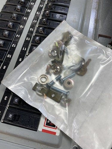 Eaton PRL1A 100 Amp 3 Phase 4 Wire 208/120 volt 42 Circuit MLO ...