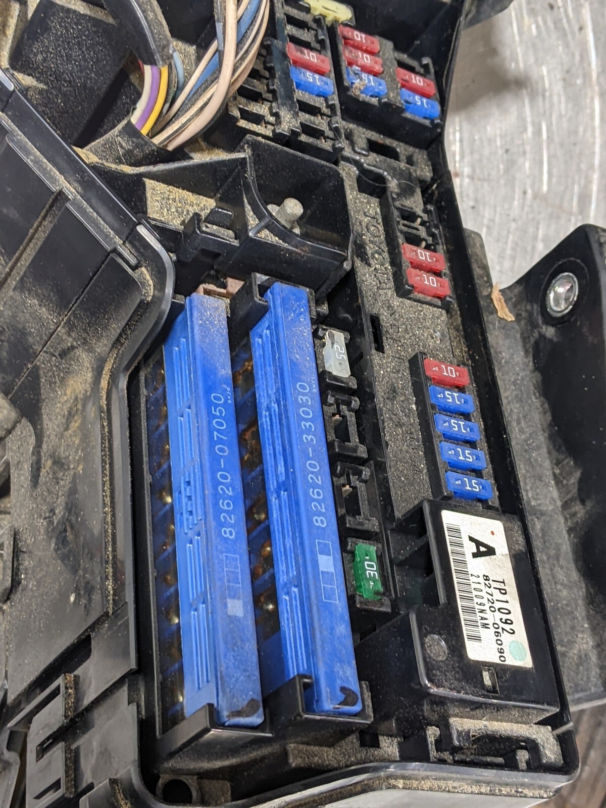 TOYOTA CAMRY 2007 4 CYLINDER 2.4 L ENGINE BAY FUSE BLOCK JUNCTION 82720 ...